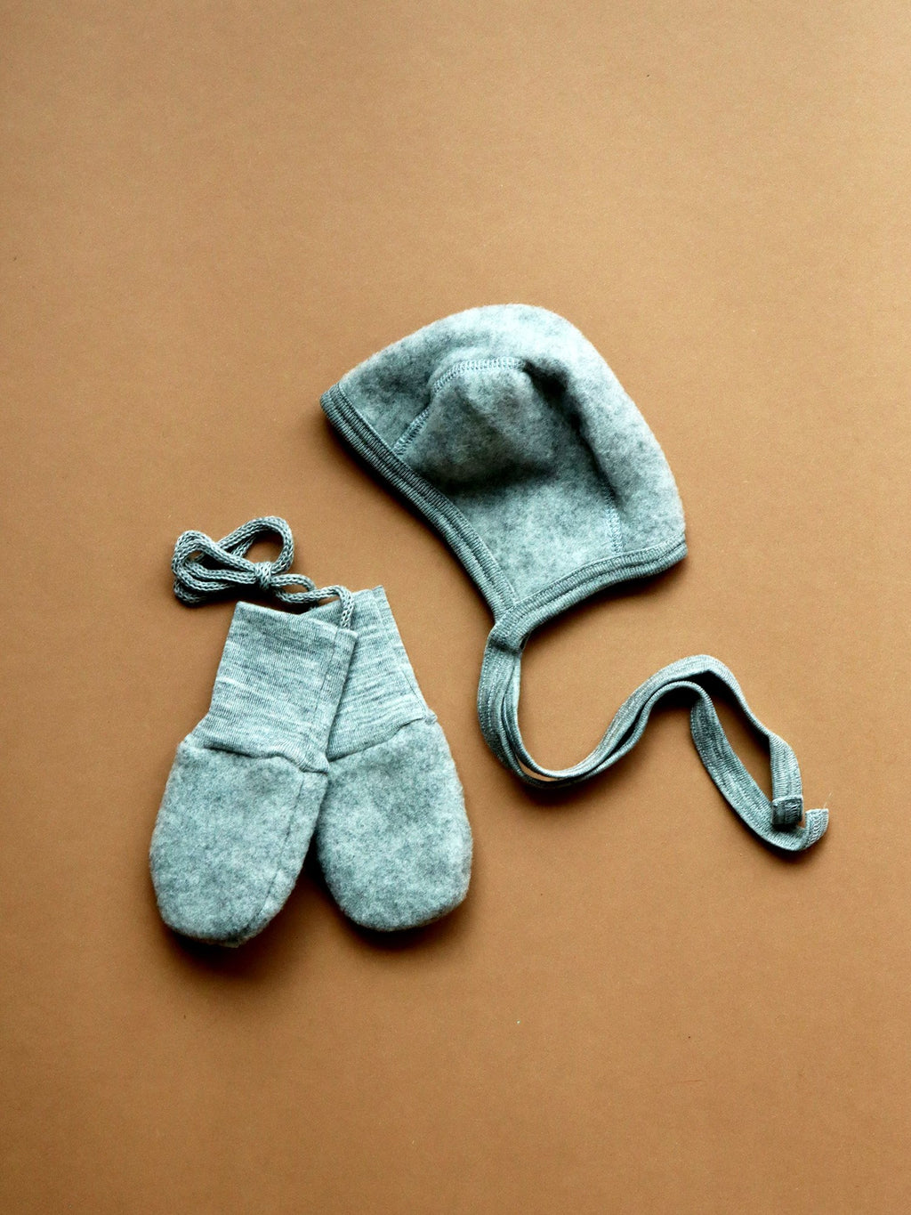 Engel vanter til baby l Grå luffer i merino uld – my copenhagen kid